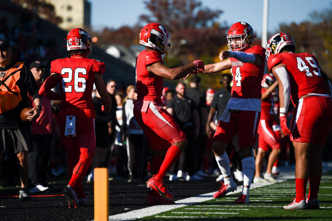 Oliver, Davidson developing strong bond on, off field | News, Sports ...